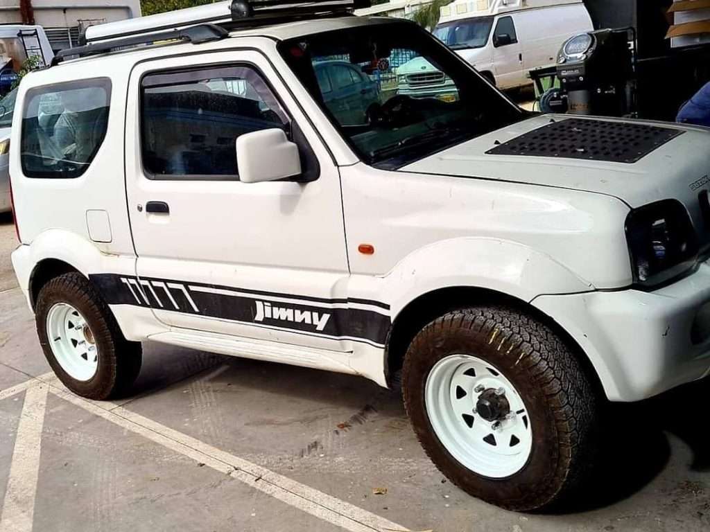 סט ג'אנטים TRIANGLES מחוזקים - לבן - סוזוקי וסיקס *תצוגה* - Joseph Car Shop